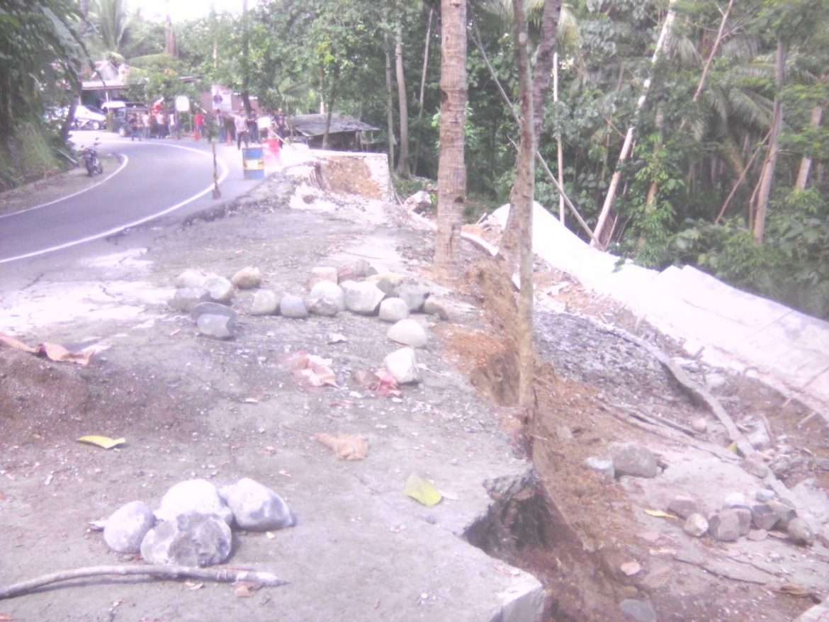 Pengerjaan Drainase Dan TPT Jalan Raya Cibareno Bayah Jadi Sorotan ...