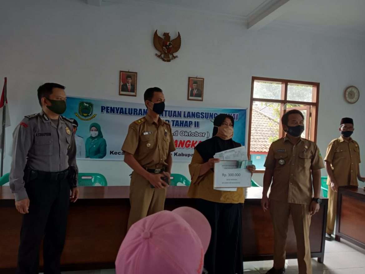 Pembagian BLT DD Tahap 4 dan 5 Desa Nangka Berjalan Kondusif - Infodesaku