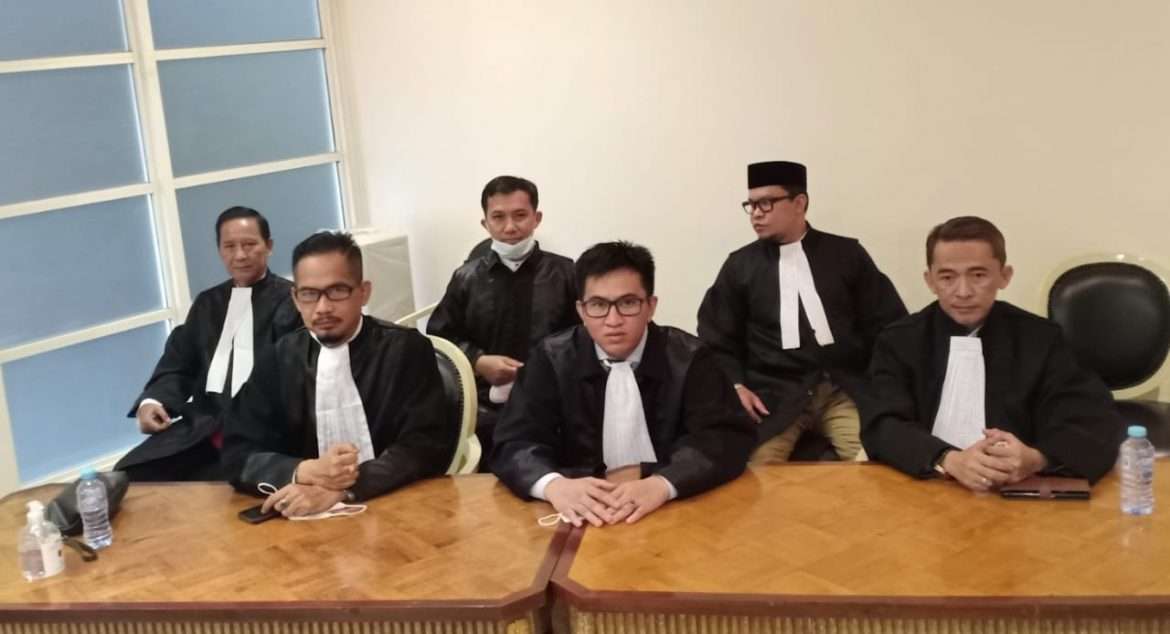 Ketua Tim Pengacara 2BHD dalam Perkara Pilkada Kota Baru. Dr. Dwi Seno ...