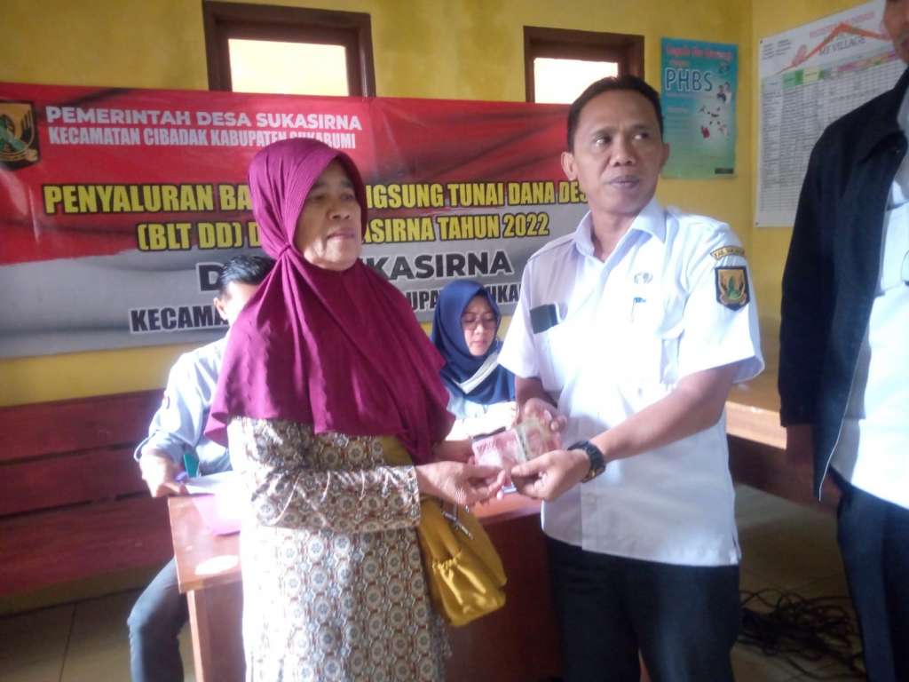 Pemdes Sukasirna realisasikan BLT-DD Tahap Ahkir Tahun 2022 - Infodesaku