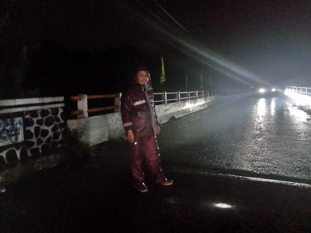 Akibat Hujan Deras Akses Penghubung Dua Desa di Sukamakmur ... Akibat Hujan Deras Akses Penghubung Dua Desa di Sukamakmur ...