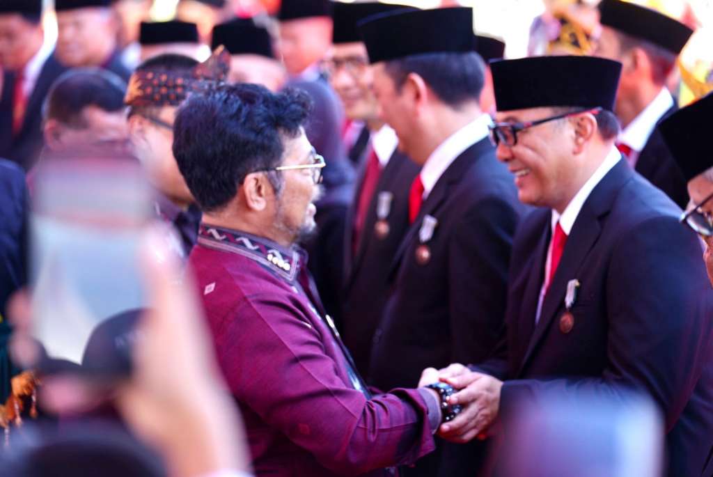 Plt Bupati Bogor Iwan Setiawan Raih Penghargaan Tanda Kehormatan ... Plt Bupati Bogor Iwan Setiawan Raih Penghargaan Tanda Kehormatan ...