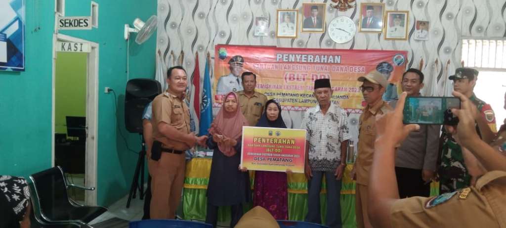 Pemdes Pematang Kembali Salurkan BLT DD Ektrim Tahap III Tahun 2023 - Infodesaku
