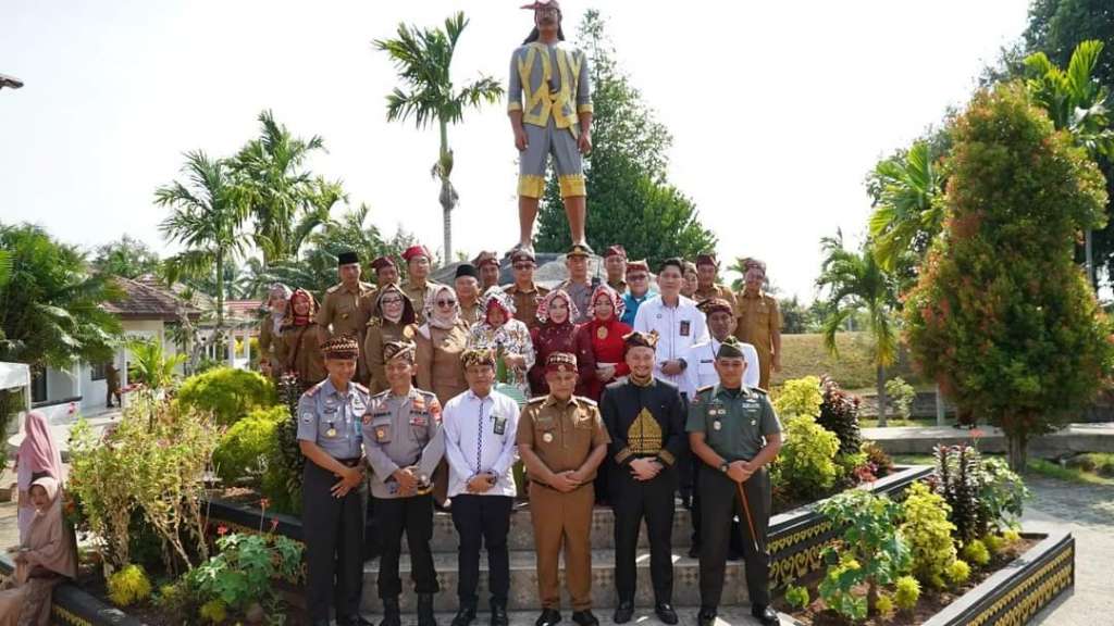 Memperingati Haul Pahlawan Nasional Radin intan II, Bupati Lampung ...
