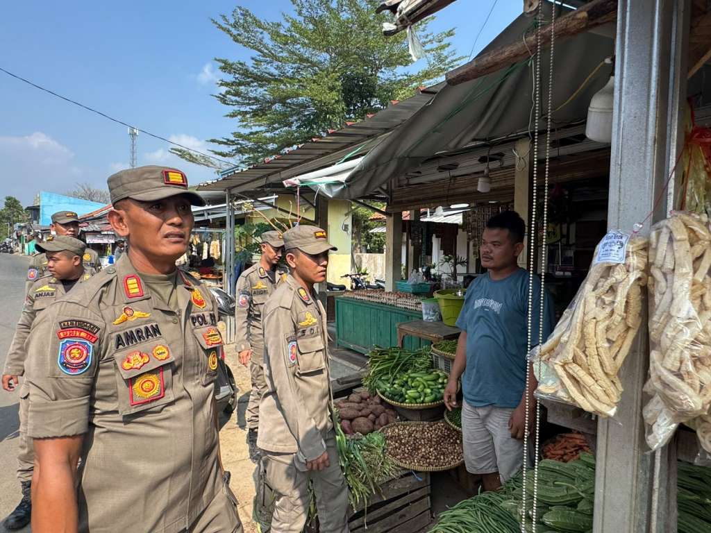 Jalankan Perda, Sat Pol PP Tertibkan Pedagang Kaki Lima di Kecamatan ...